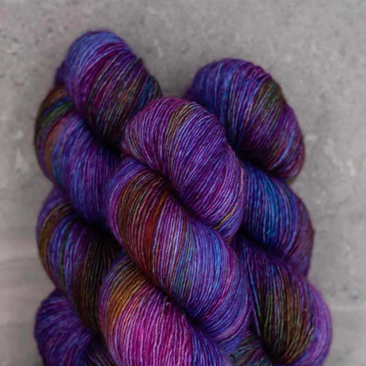 Madelinetosh - Twist Light (Spectrum) – Woolly Buffalo Yarn Co